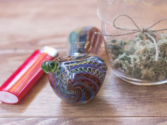 ASK AMY: Grandparents explode over pot paraphernalia | Toronto Sun ASK AMY: Grandparents explode over pot paraphernalia | Toronto Sun