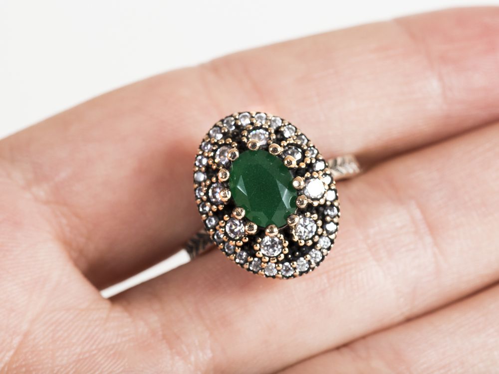 ASK AMY: Inherited family ring causes big stink | Toronto Sun