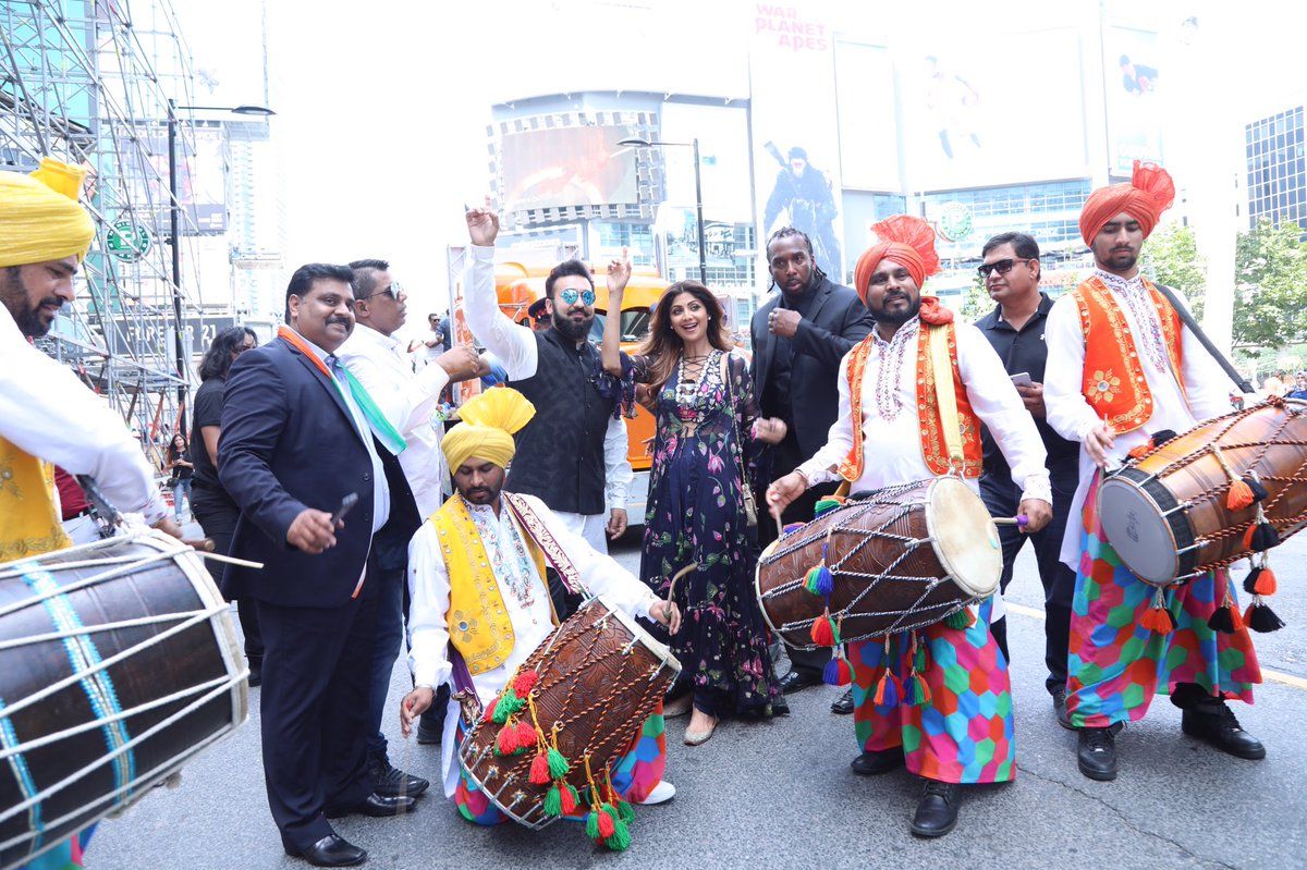 Huge crowd to celebrate India's Independence Day at Toronto festival ...
