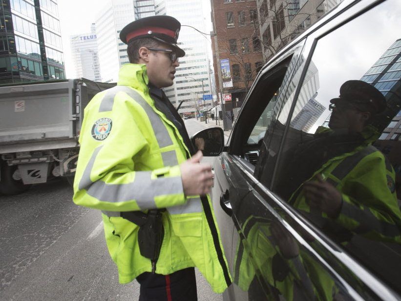 Toronto Police target distracted drivers | Toronto Sun