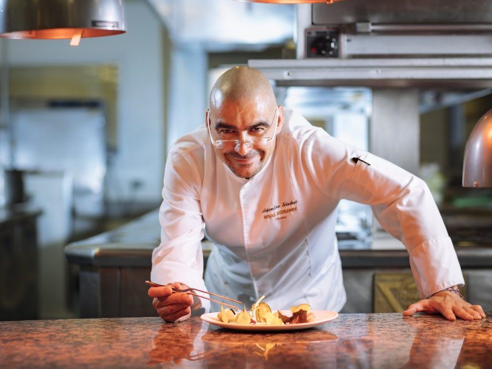 EAT LIKE ROYALTY: Spanish chef at Mexican resort refuses to serve basic ...