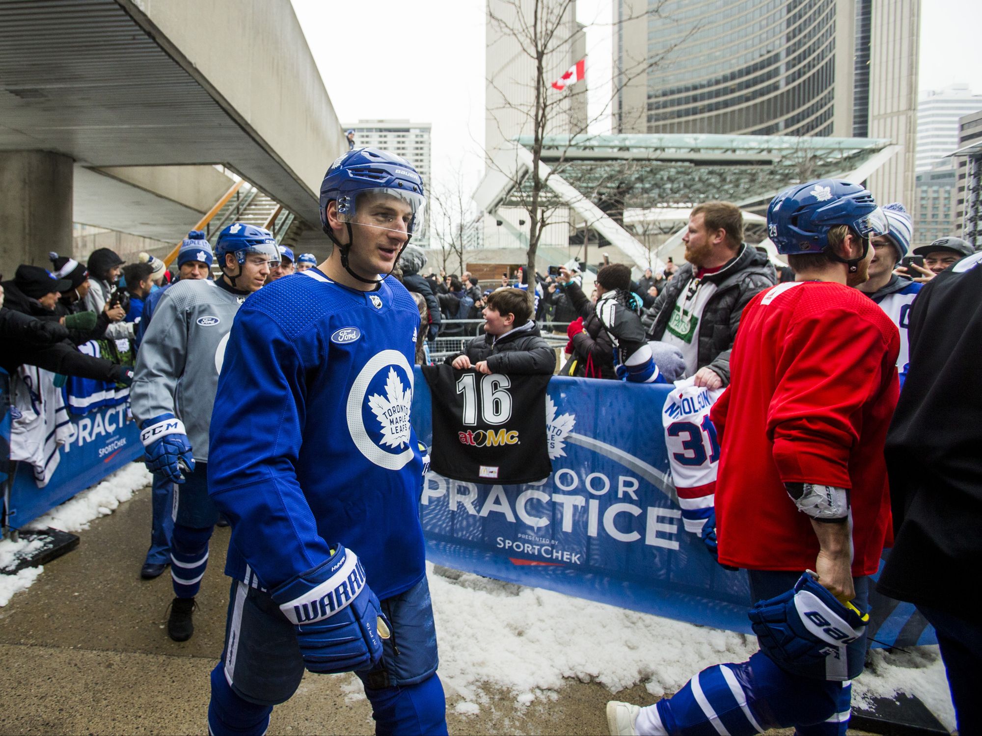 Maple Leafs take the subway and take it outside | Toronto Sun