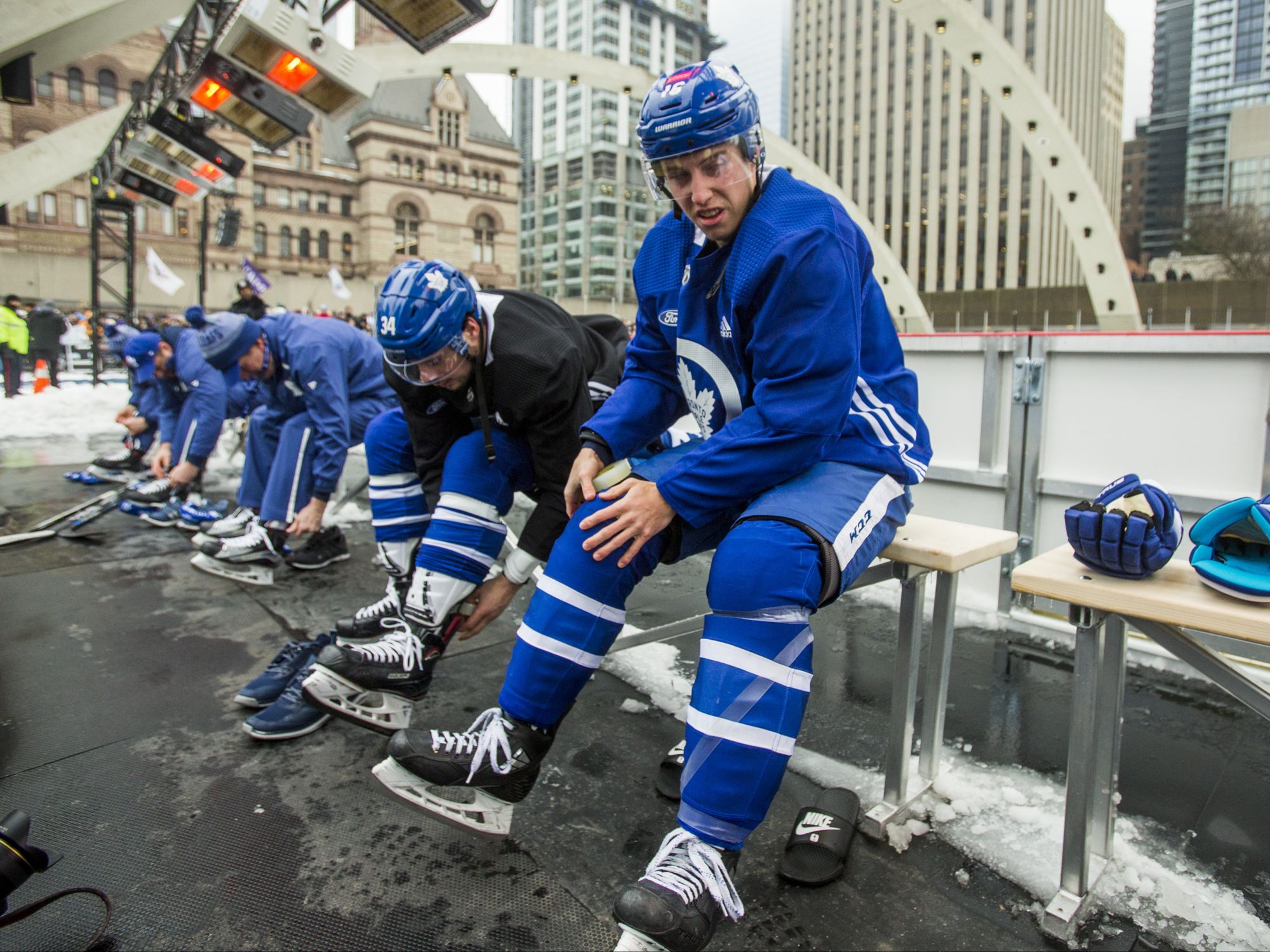 Maple Leafs take the subway and take it outside | Toronto Sun