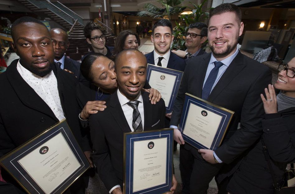 Cops recognize security guards caught up in mall shooting | Toronto Sun