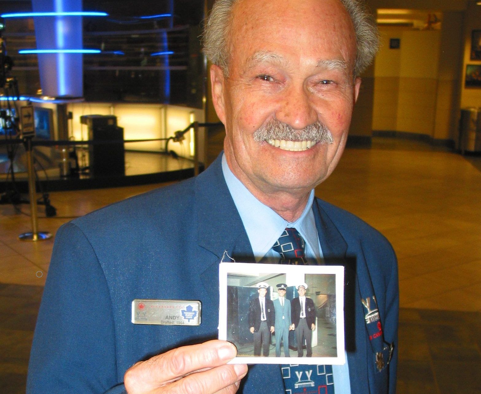 WARMINGTON: Legendary Maple Leafs usher dies at 80 | Toronto Sun