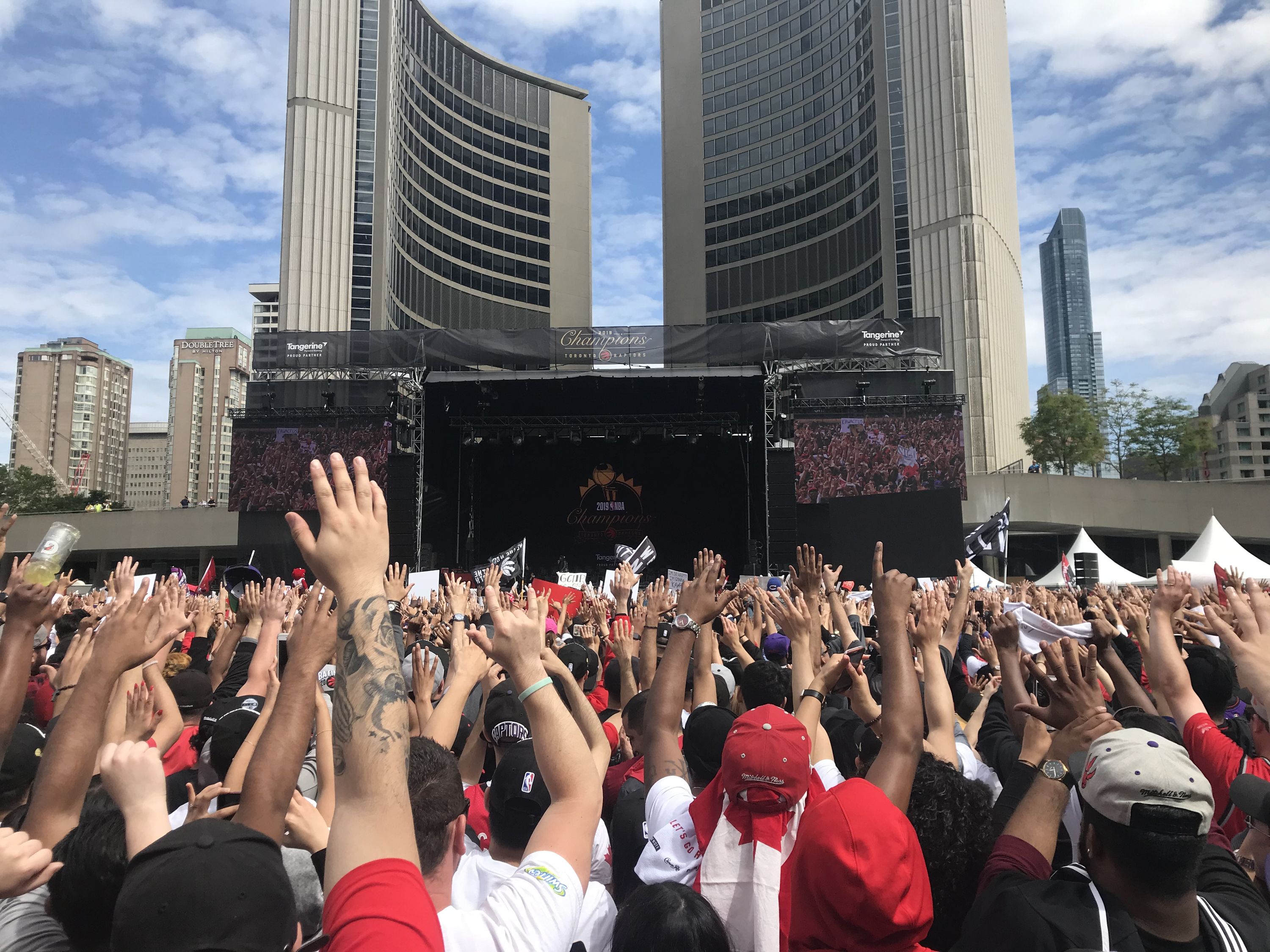 (PHOTOS) Toronto Raptors victory parade | Toronto Sun