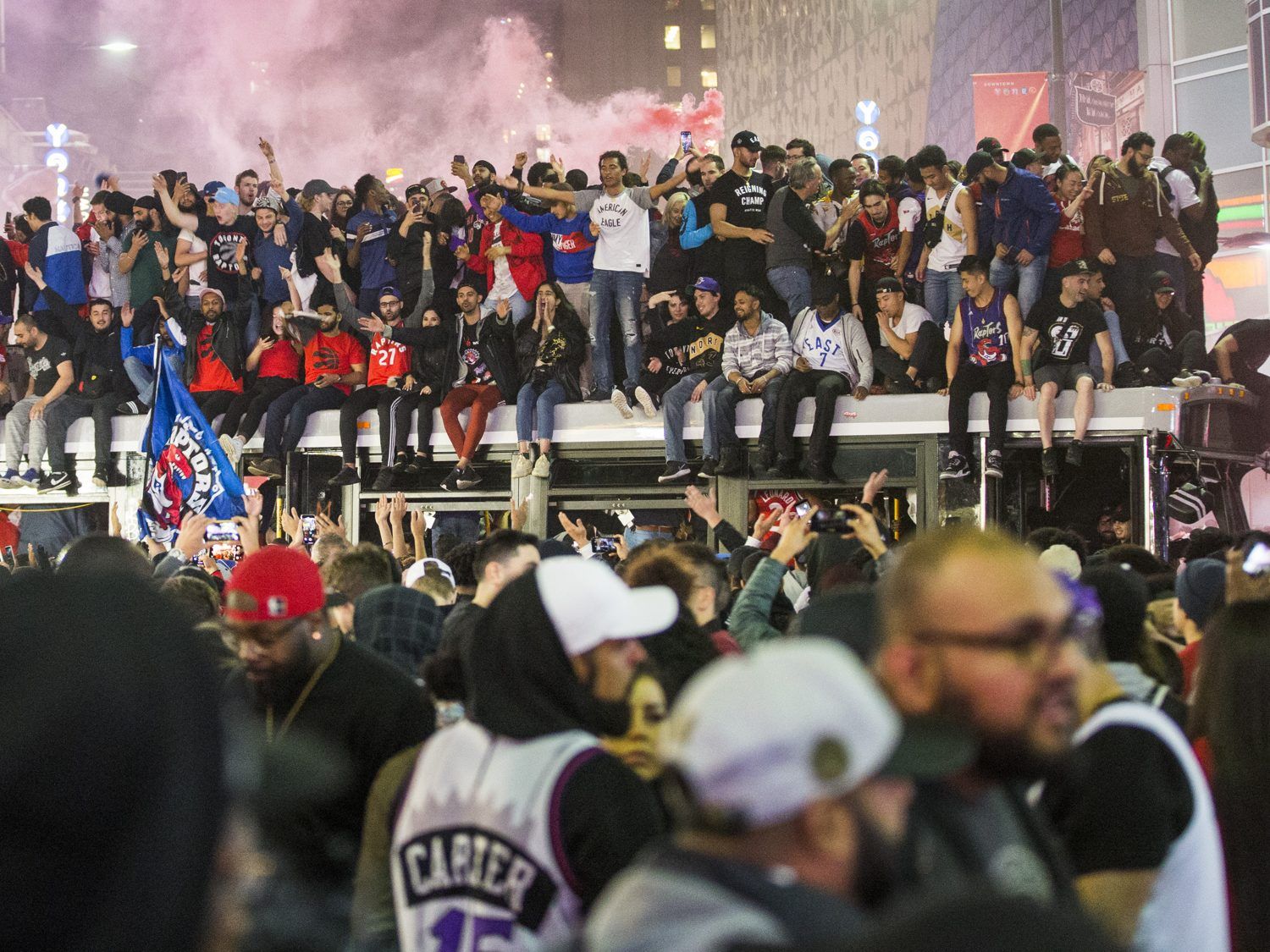 RAPTORS ARE THE 2019 NBA CHAMPS! Fans fill the streets in downtown ...