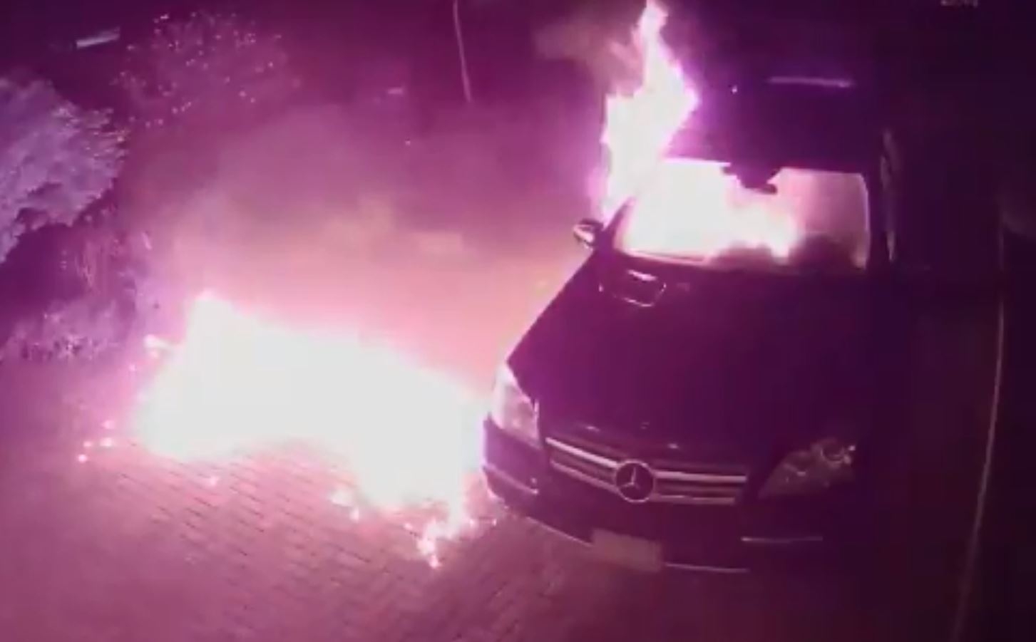 WATCH: Three sought after car set on fire in Markham | Toronto Sun