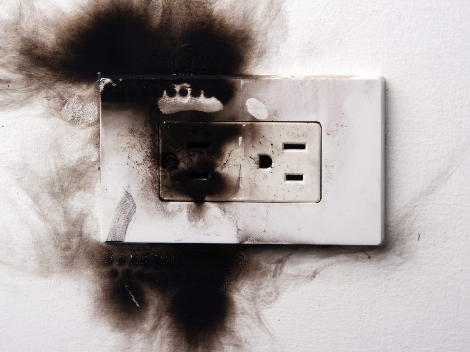 Shocking electrical outlet challenge sparks warnings | Toronto Sun