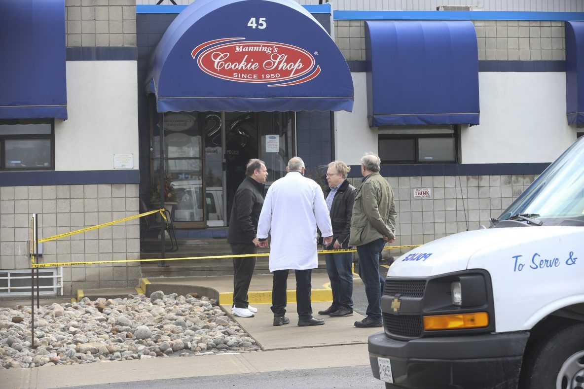 Attacker with two swords wounds man at Toronto bakery: Cops | Toronto Sun