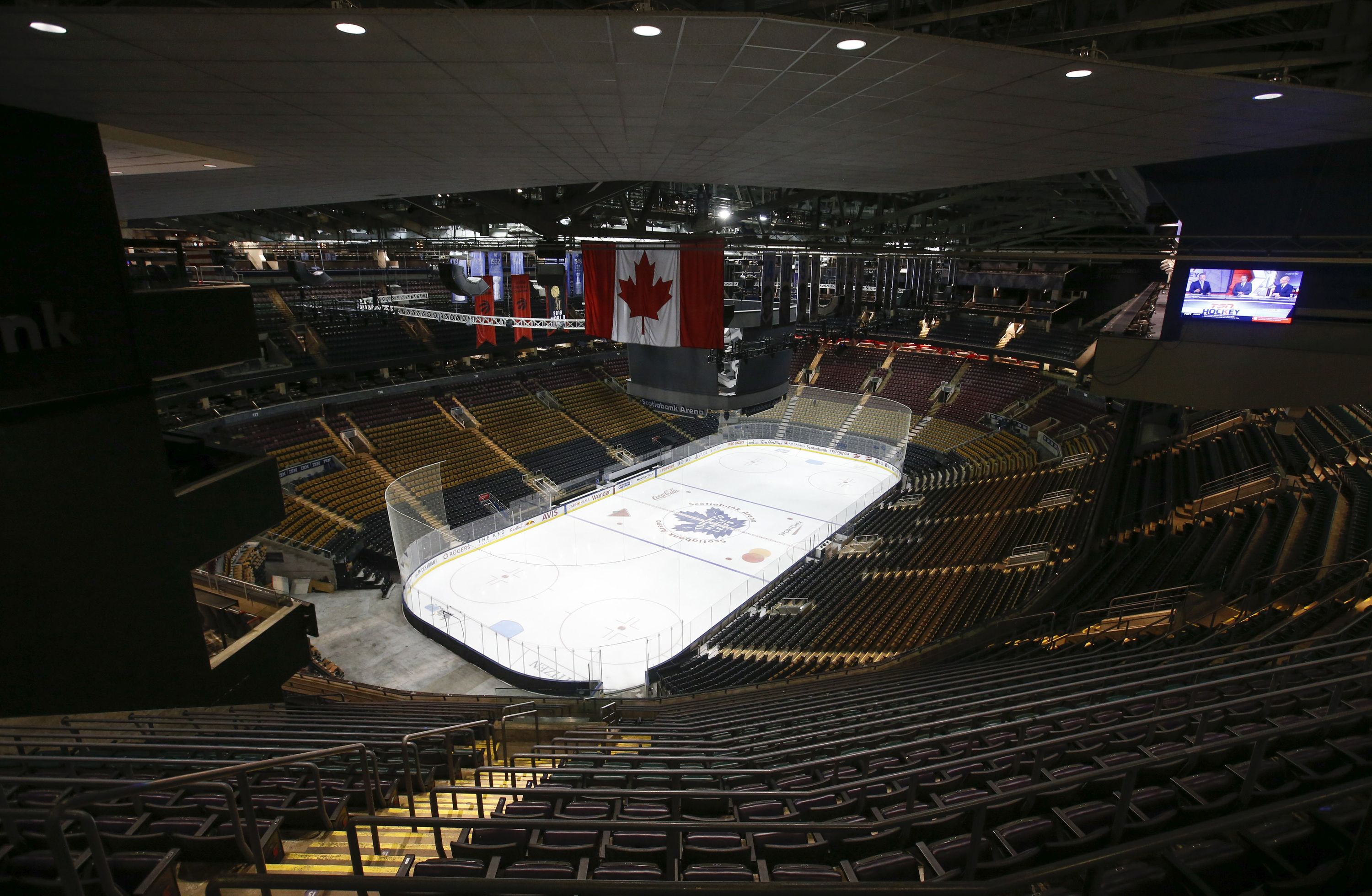 NHL, NHLPA looking at mid-to-late May for players to return to small ...