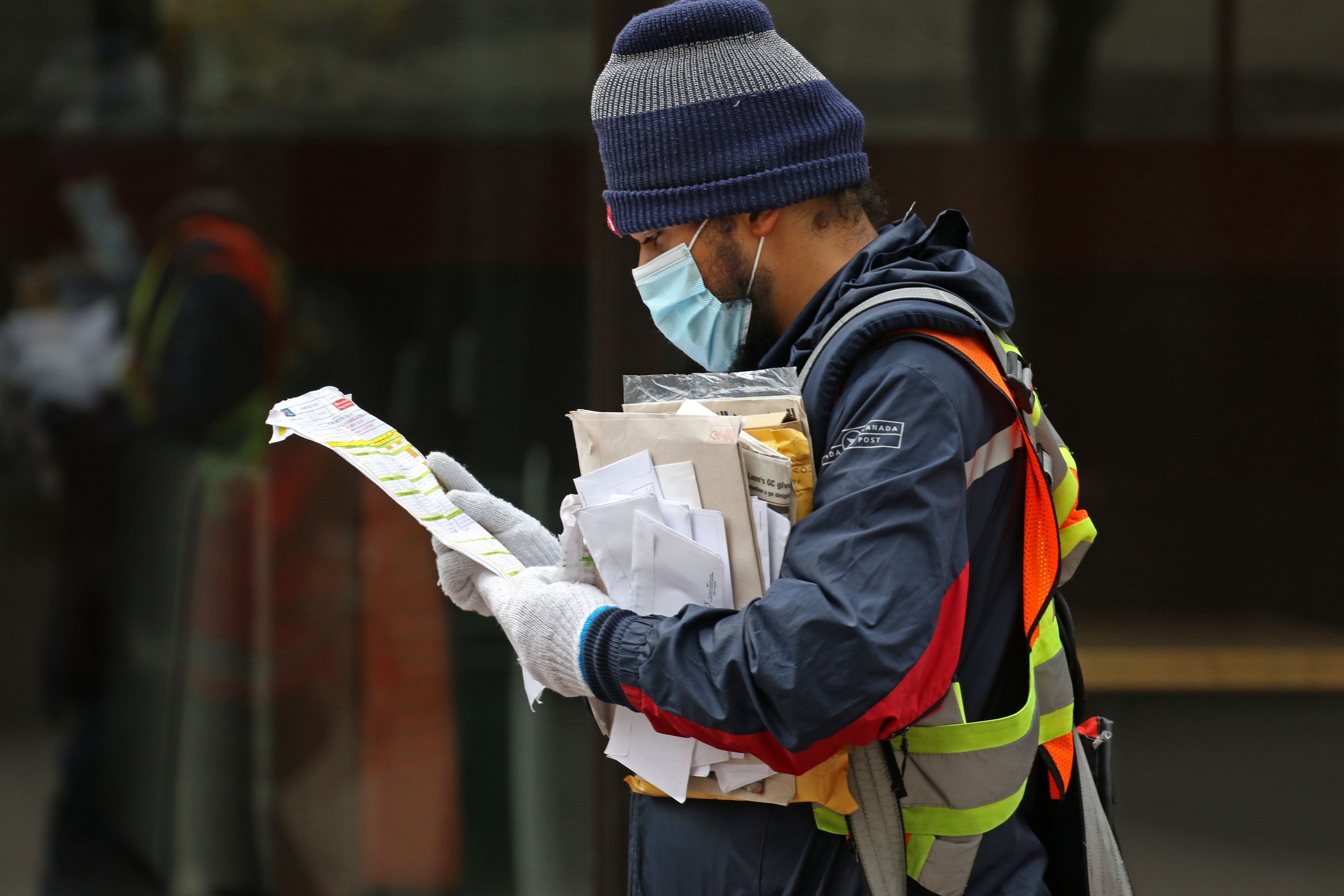 Postal workers delivering on safety during COVID-19 | Toronto Sun