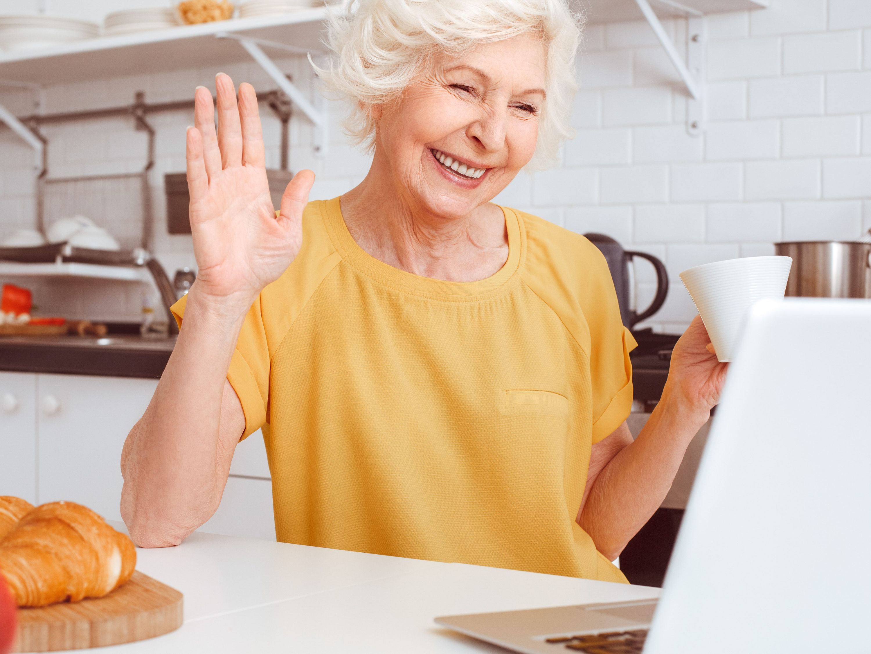 ASK AMY: Son Zooms in with a zinger | Toronto Sun