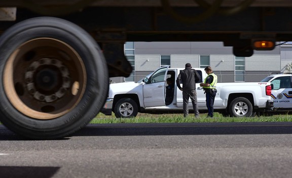 MTO says 'hands off tow trucks,' claim enforcement officers | Toronto Sun