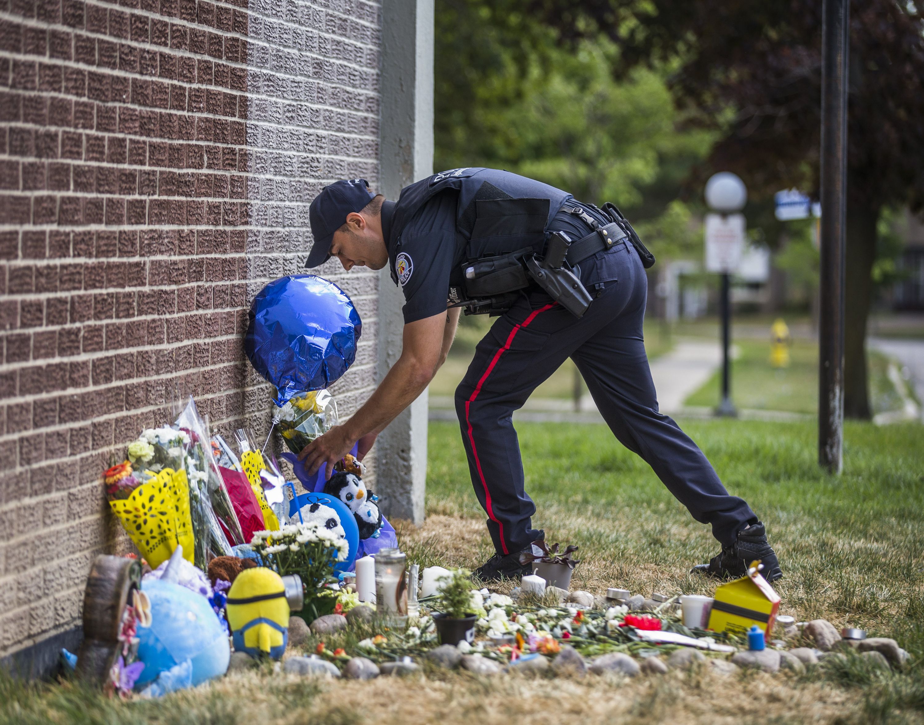 Mother charged after son's deadly fall from apartment | Toronto Sun