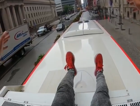 WATCH: Video shows man riding roof of TTC bus | Toronto Sun