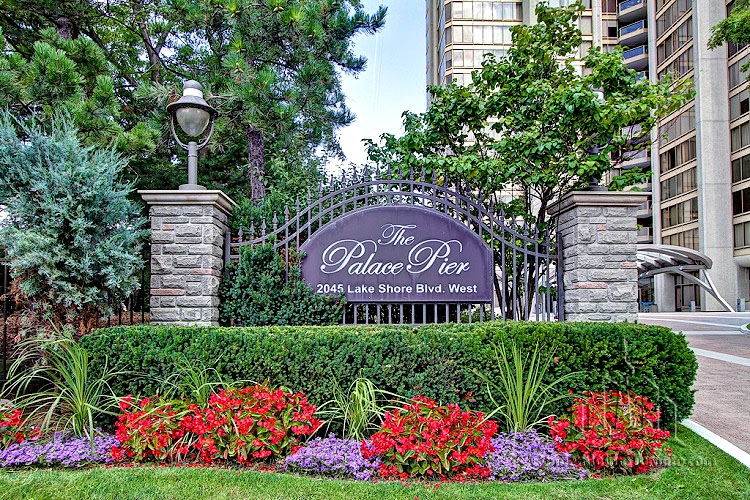 Palace Pier named Condo of the Year | Toronto Sun
