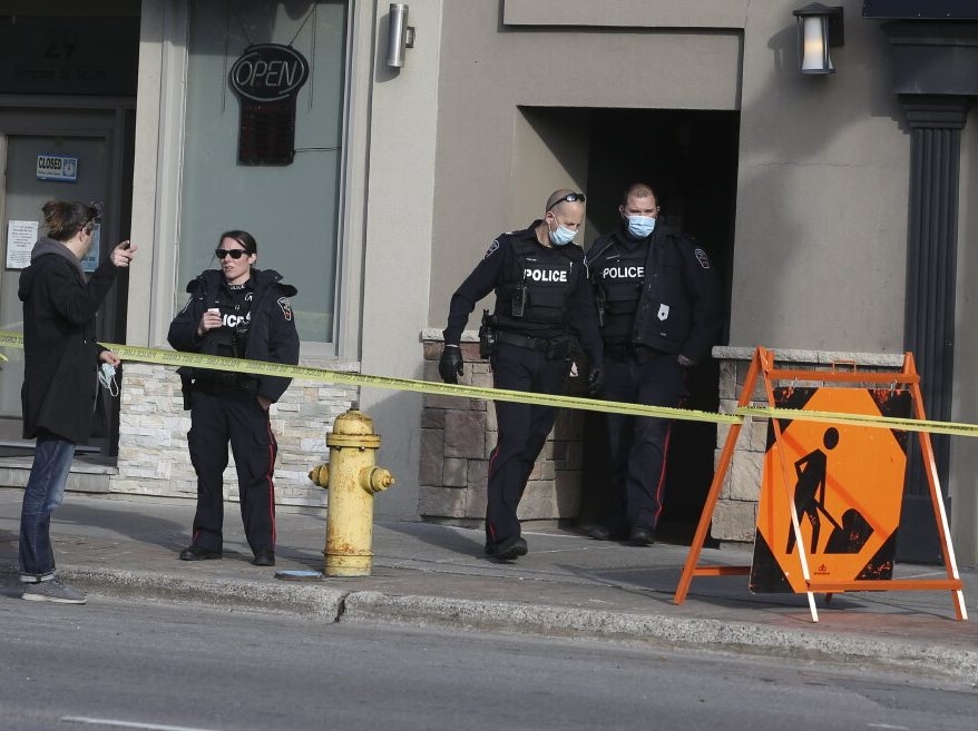 One dead, one critical in brazen Oshawa shooting | Toronto Sun