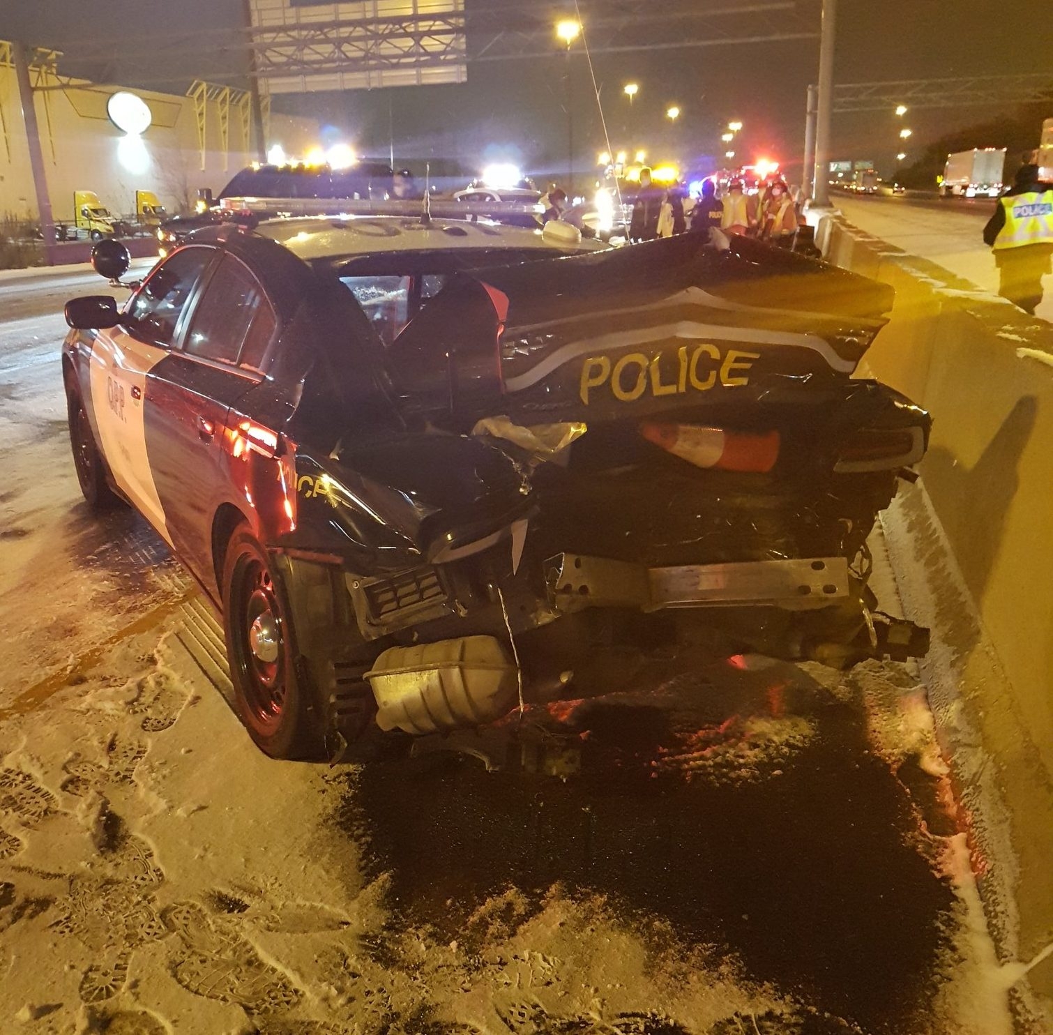 Cop car that was investigating collision rear-ended | Toronto Sun