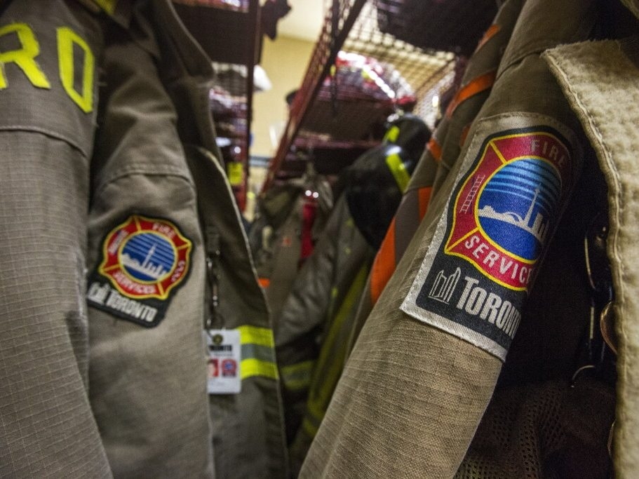 Firefighters battling 4-alarm blaze at North Toronto townhouse complex ...