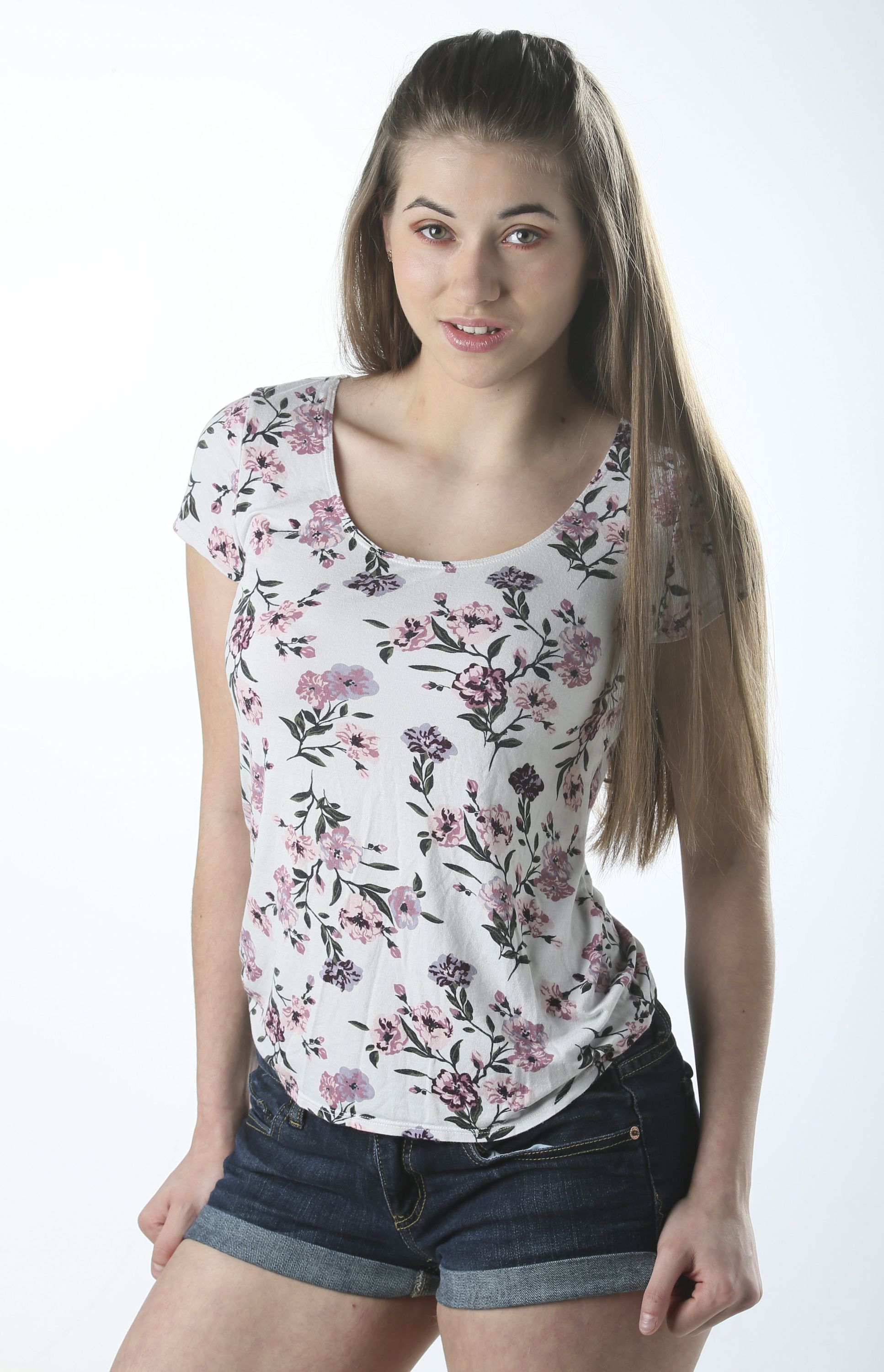 SUNshine Girl Lindsay | Toronto Sun