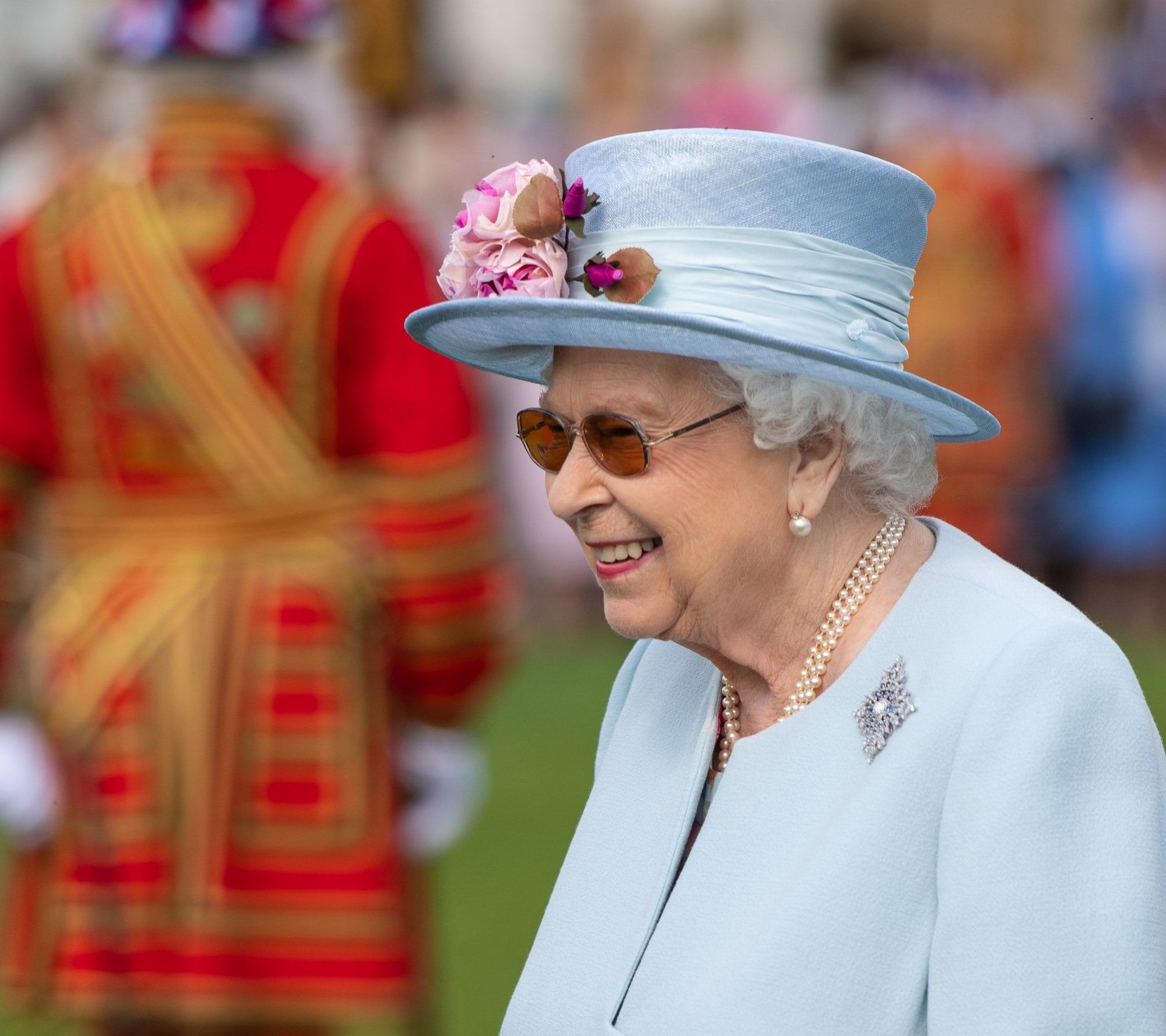 Queen cancels all 2021 royal garden parties due to COVID-19 | Toronto Sun