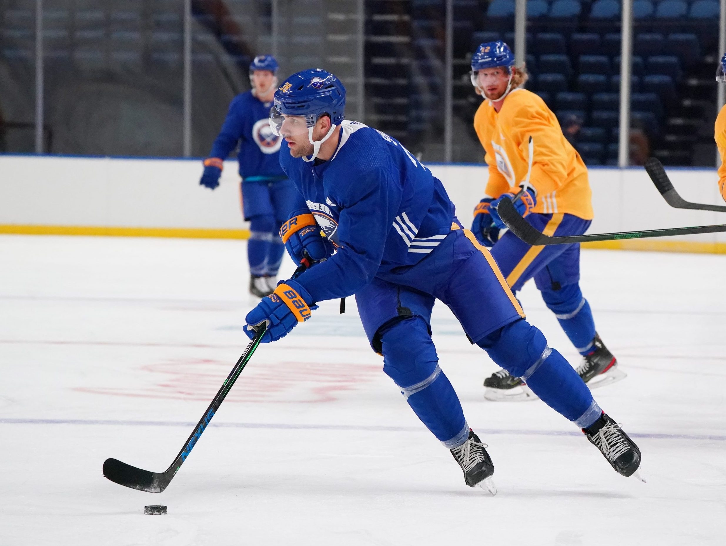 Sabres sign Riley Sheahan to one-year deal | Toronto Sun