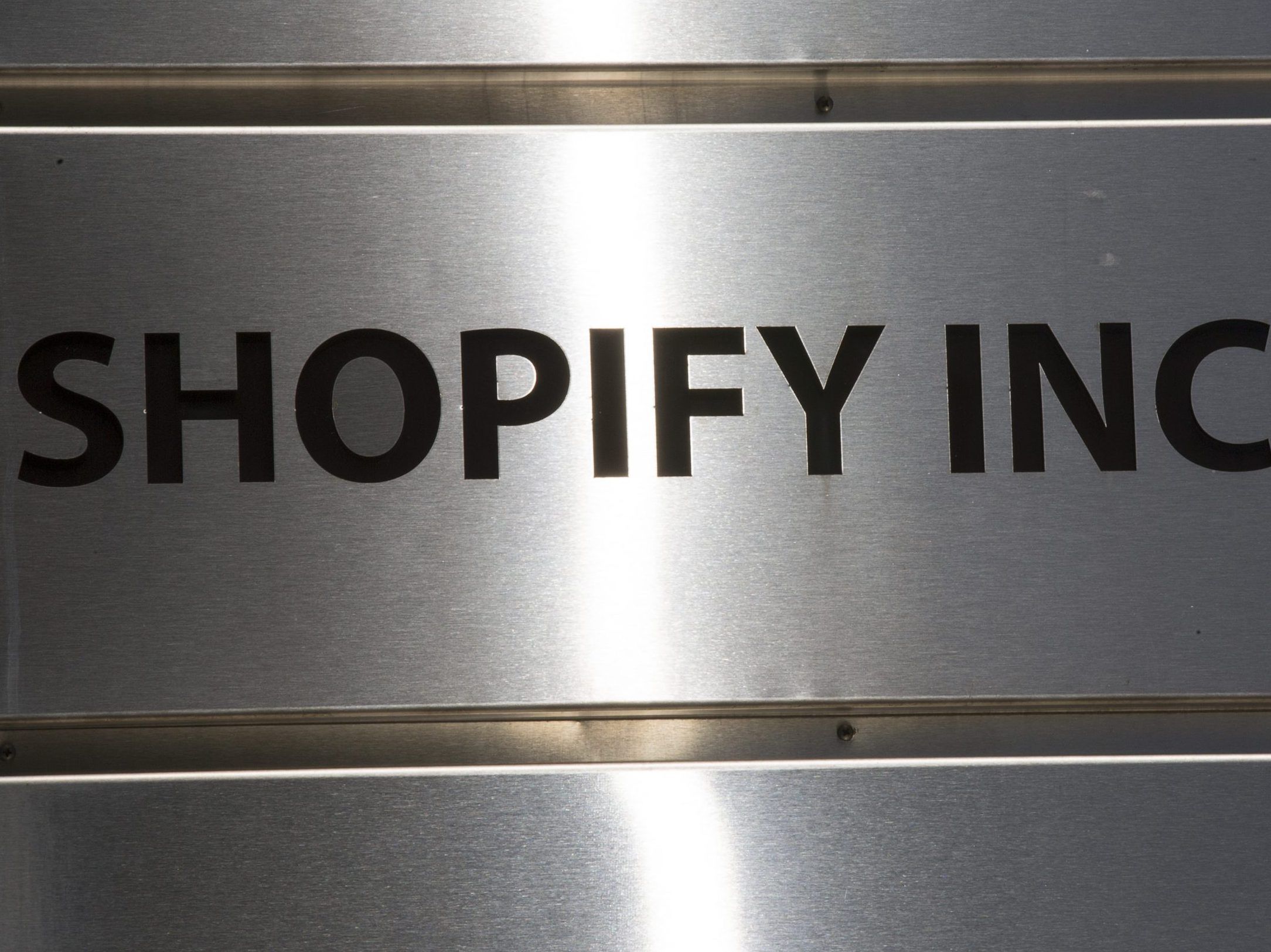 Shopify removes stores affiliated with Donald Trump | Toronto Sun