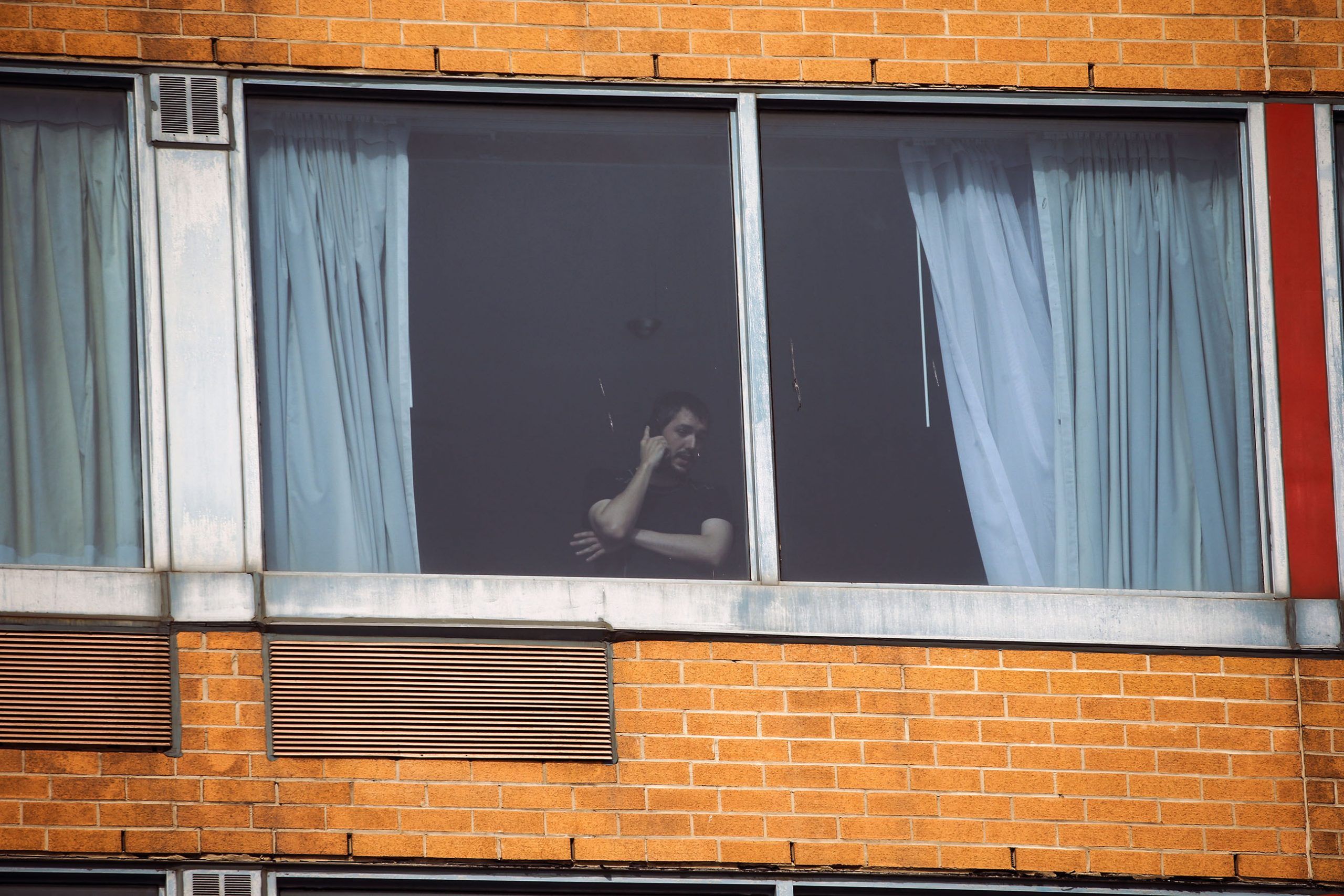 HOTEL COVID: Airline passengers kept in quarantine | Toronto Sun