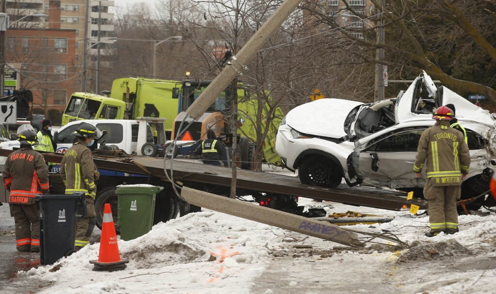 Etobicoke garbage truck crash caught on video | Toronto Sun