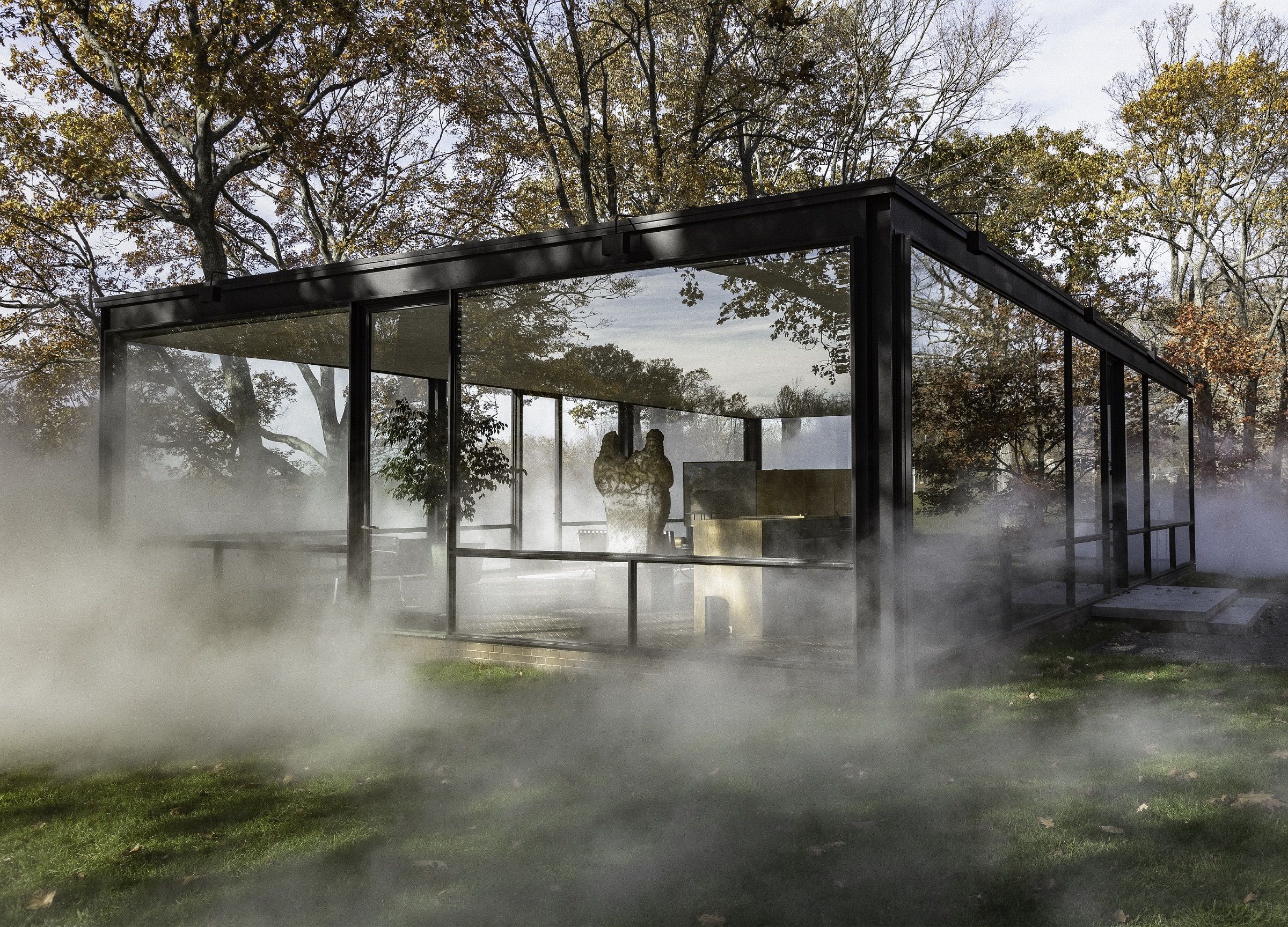 A Glass House reveals itself through fog | Toronto Sun