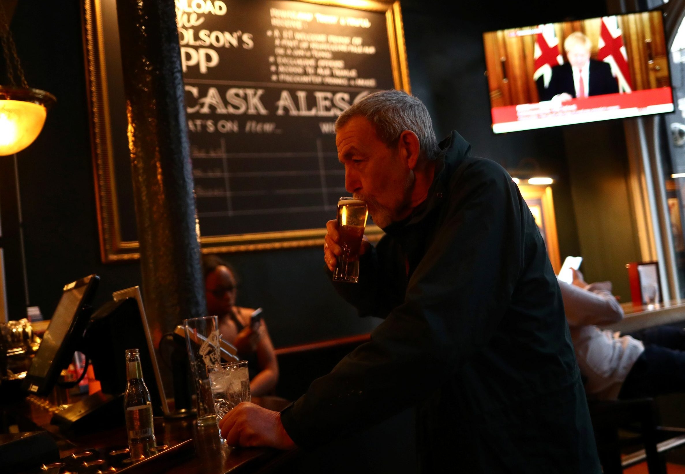 "Fancy a pint?" may one day require paperwork in England | Toronto Sun