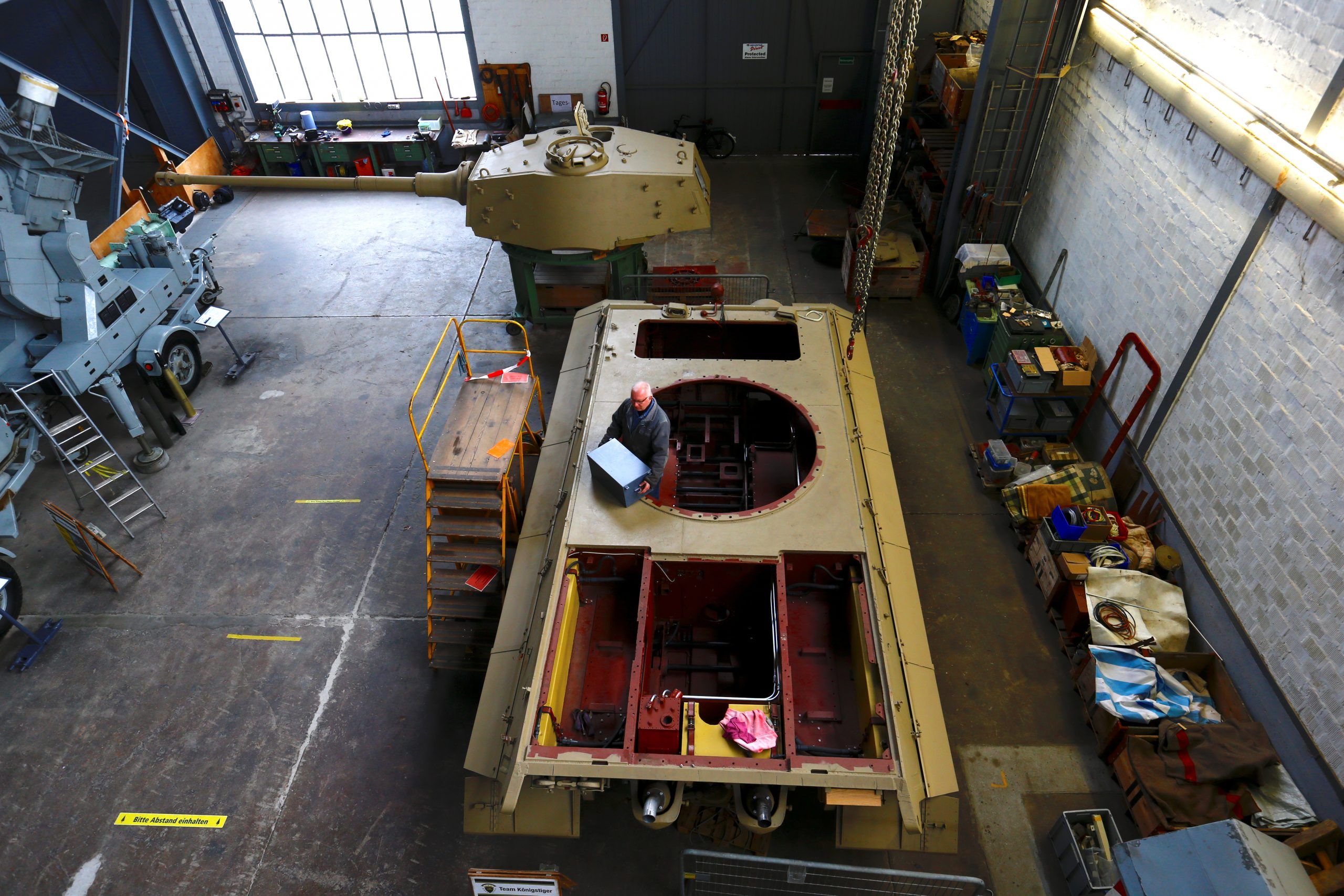 'LEGENDARY': German 1944 'King Tiger' tank restored to working order ...