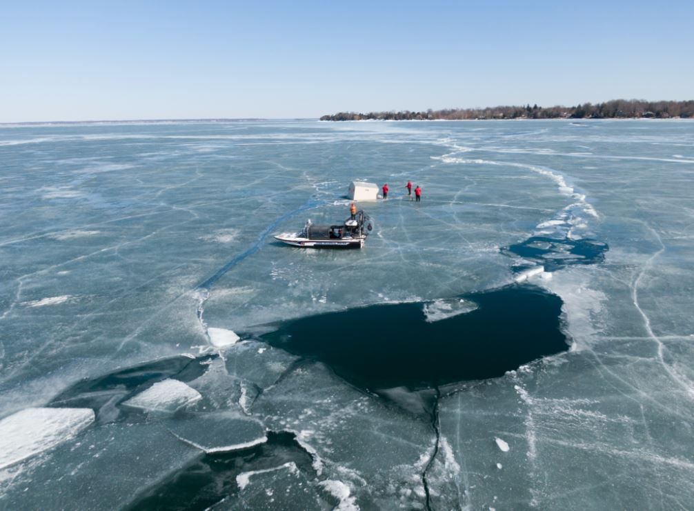 'IN A BIT OF A PROBLEM': Ice fishers rescued from Lake Simcoe | Toronto Sun