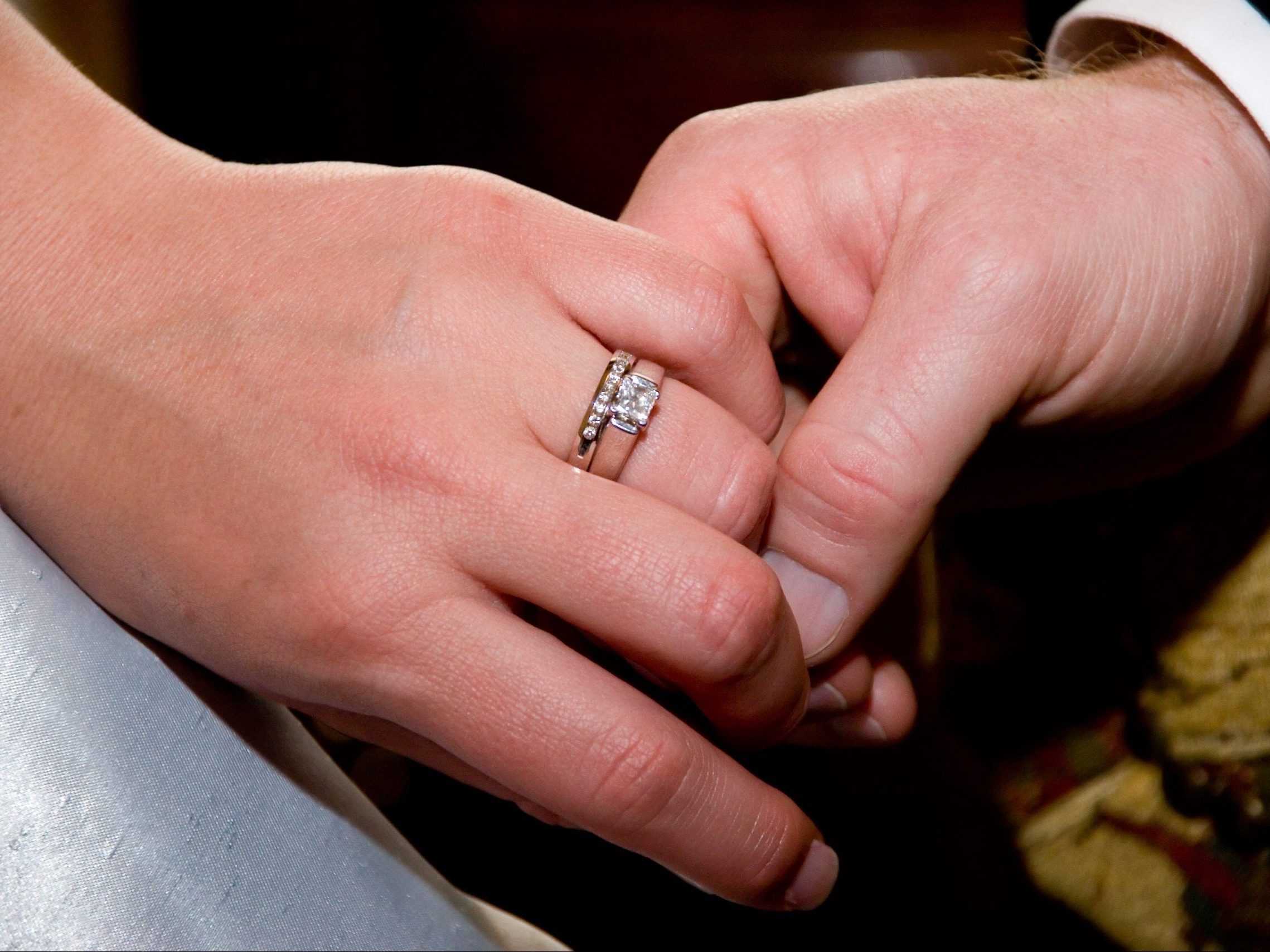 ASK AMY: Newly married couple nurses gift-grudge | Toronto Sun