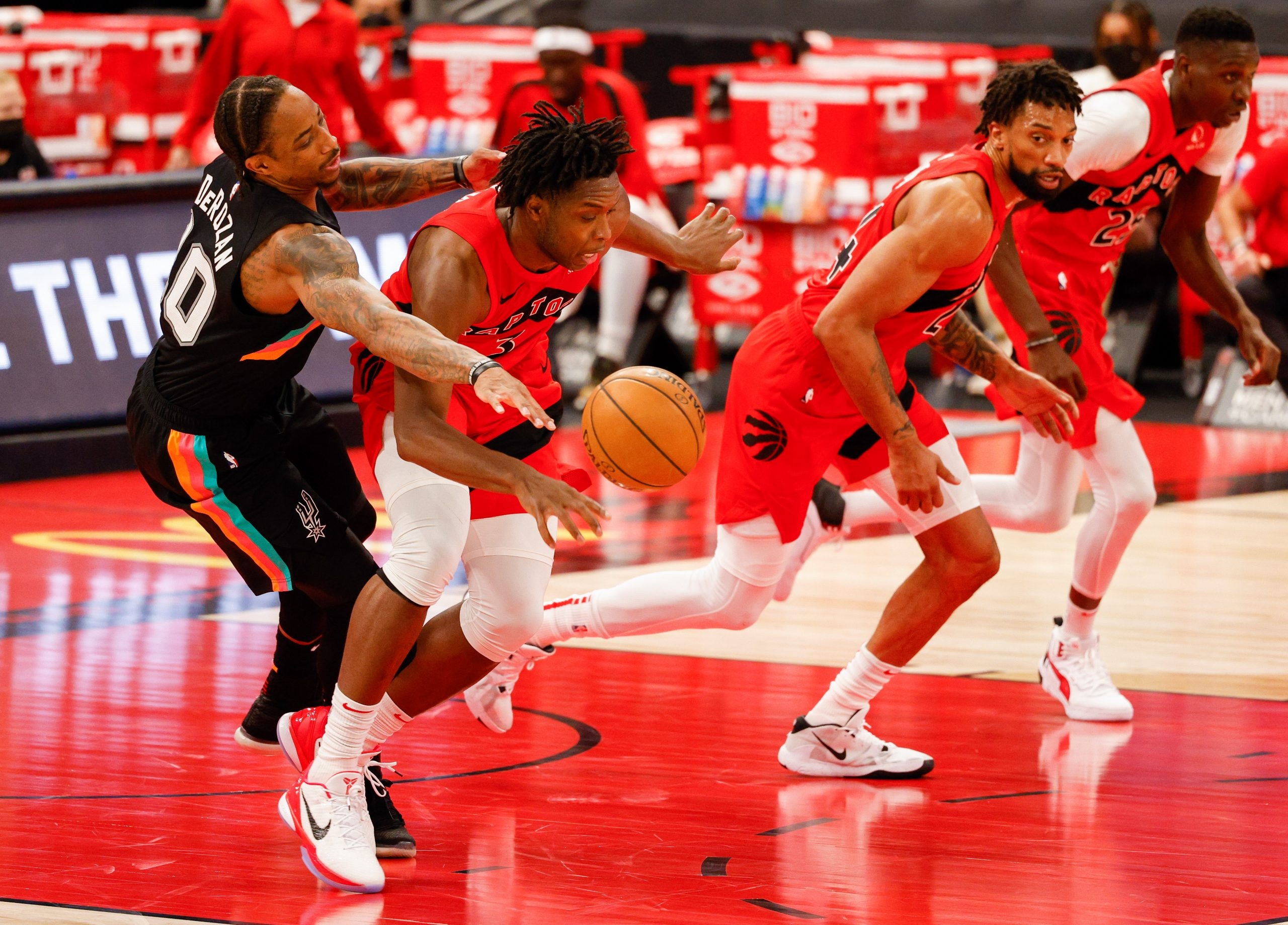 Suddenly big and healthy, Raptors starting to look competent | Toronto Sun