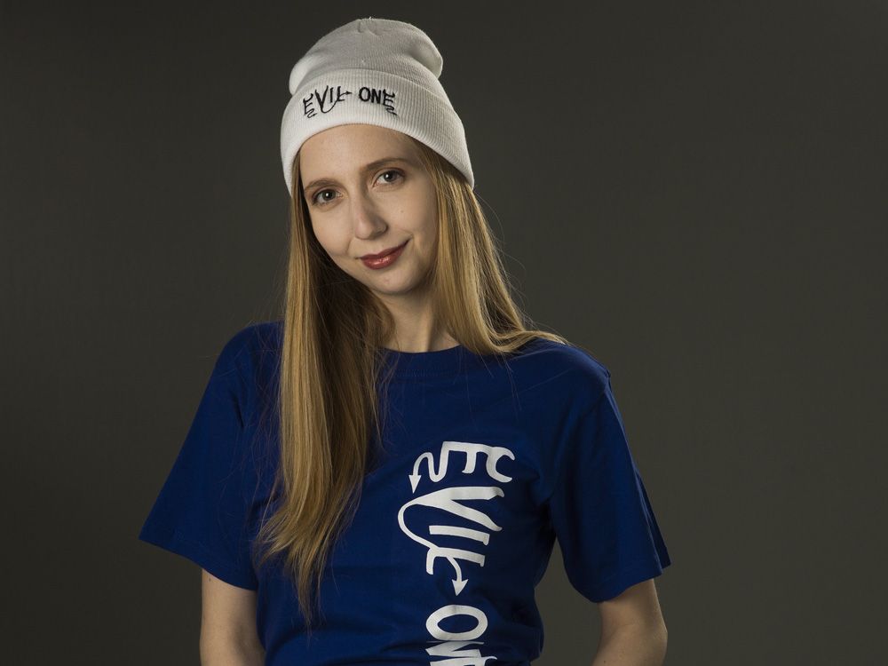 SUNshine Girl Laura | Toronto Sun