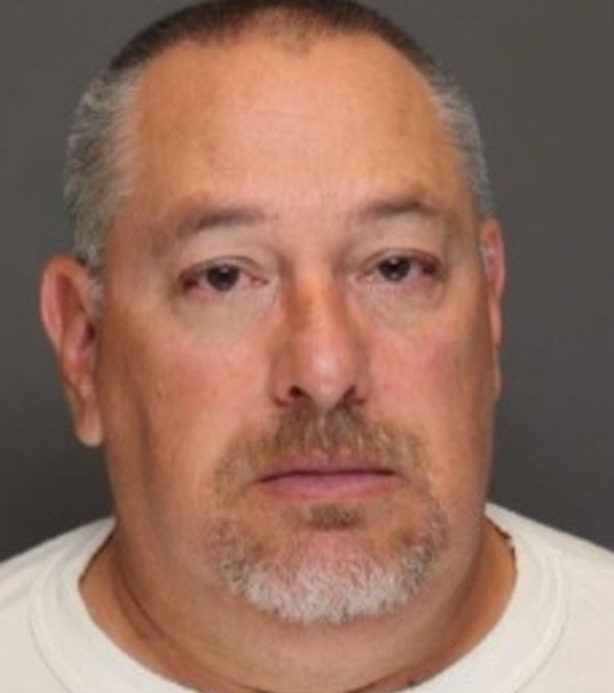 QUARTER POUNDER WITH SLEAZE: Jail guard trades McDonald's for sex ...