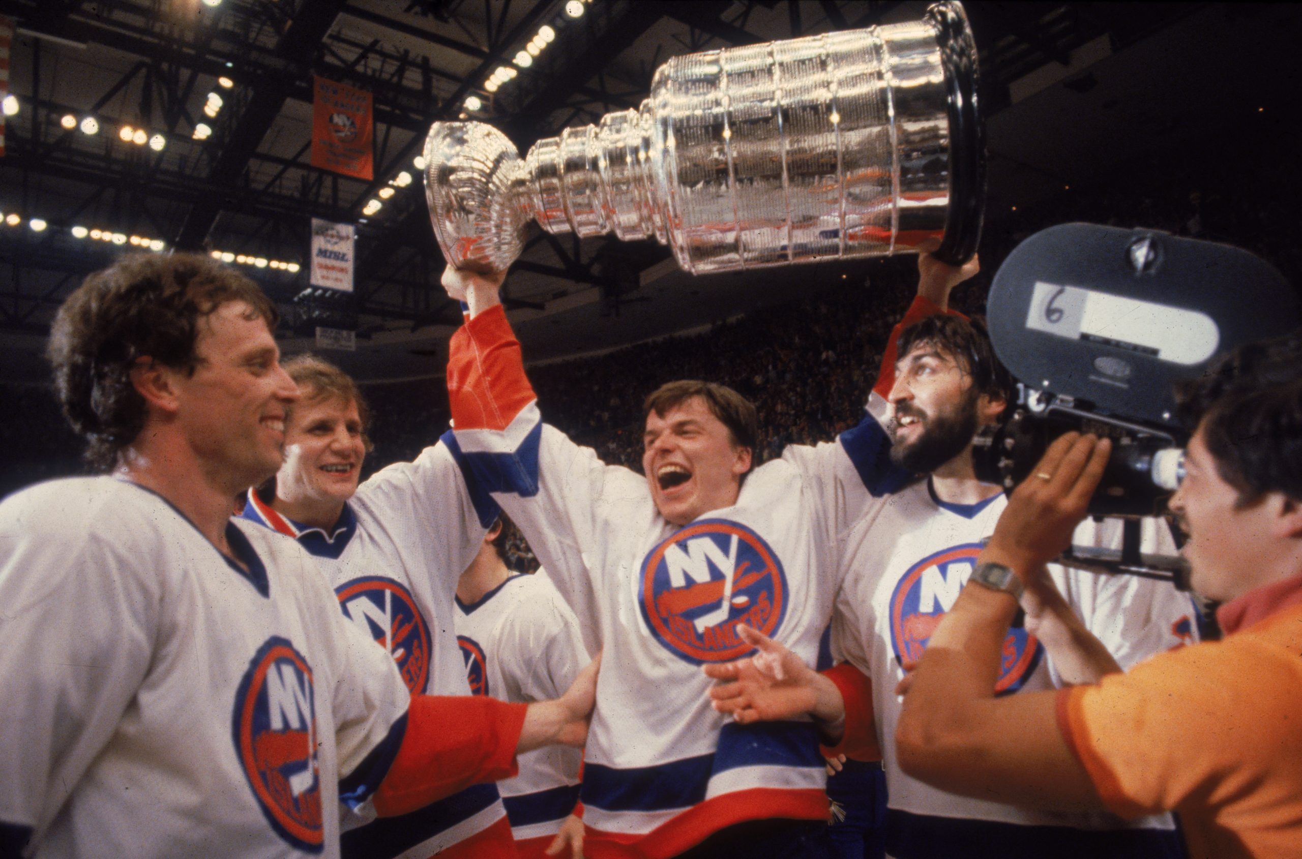 SIMMONS: Two-time champion Lightning compares to the dynastic Islanders ...