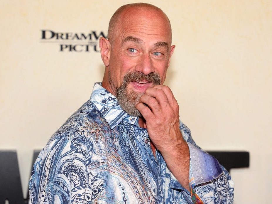 'Law & Order: SVU' star Christopher Meloni strips for Men's Health ...