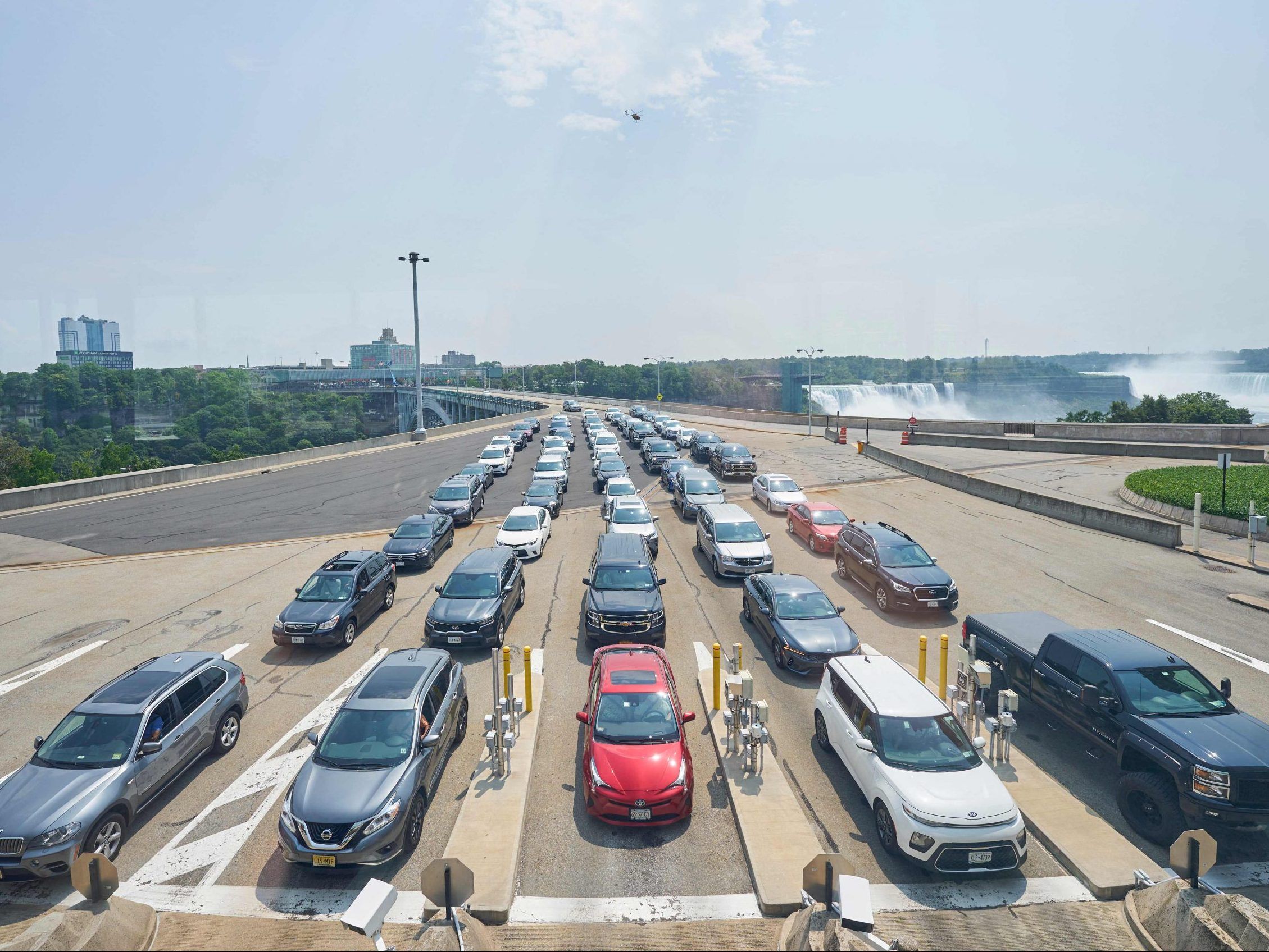 U.S. eases COVID-19 travel advisory for Canada | Toronto Sun