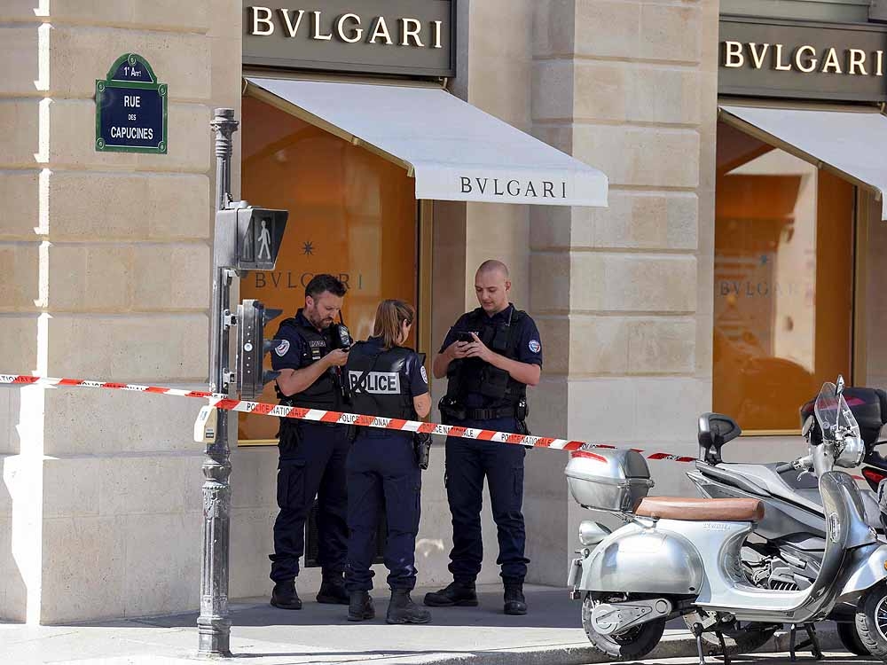 Robbers steal jewels worth 10 million euros from Paris Bulgari store ...