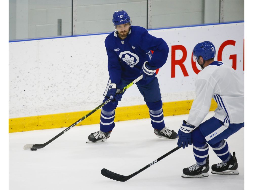 (PHOTOS) Maple Leafs Blue and White take to the ice | Toronto Sun