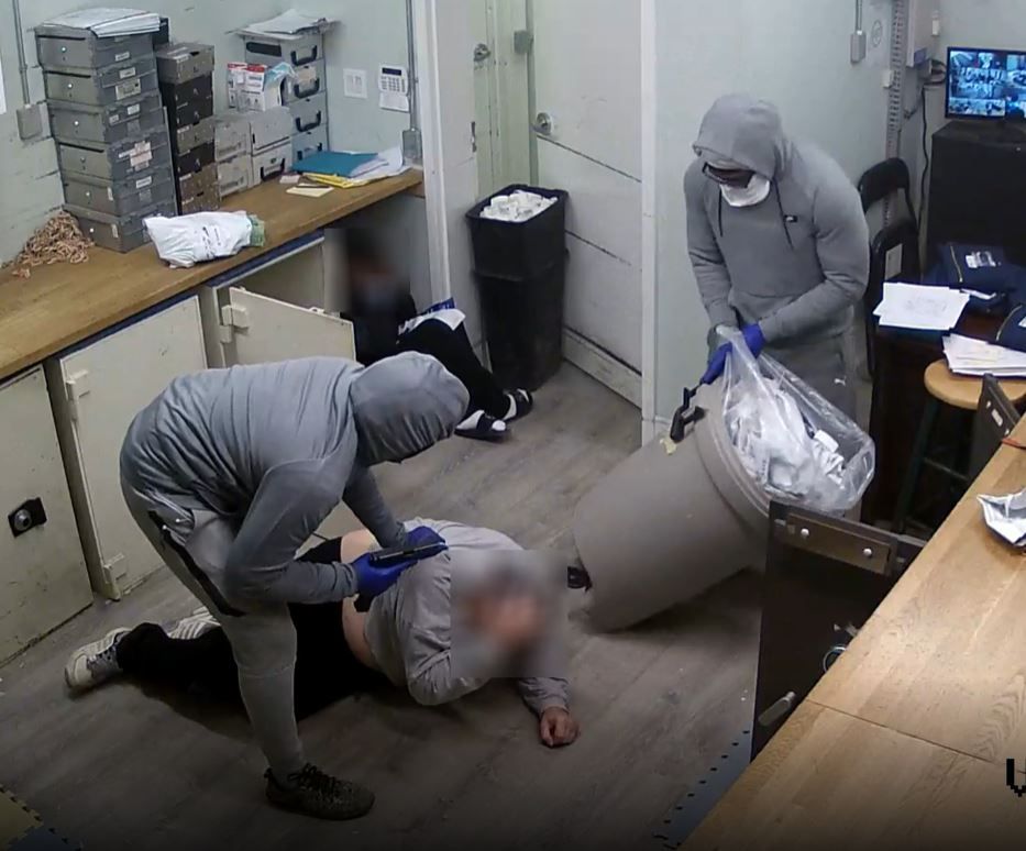 Arrests made in 'heavy' Toronto robbery that saw cash spill into lot ...