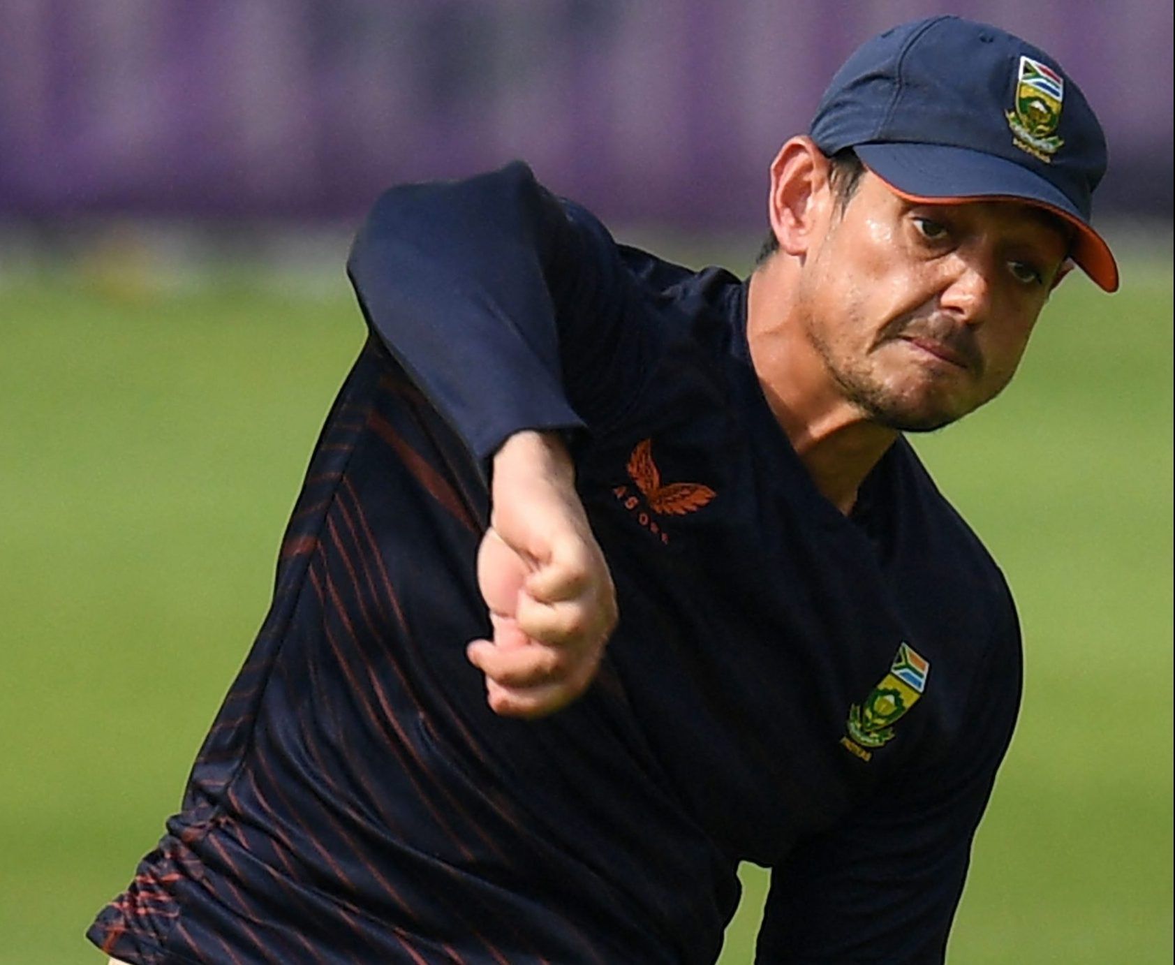 De Kock skips T20 World Cup game after South Africa asked to take knee ...