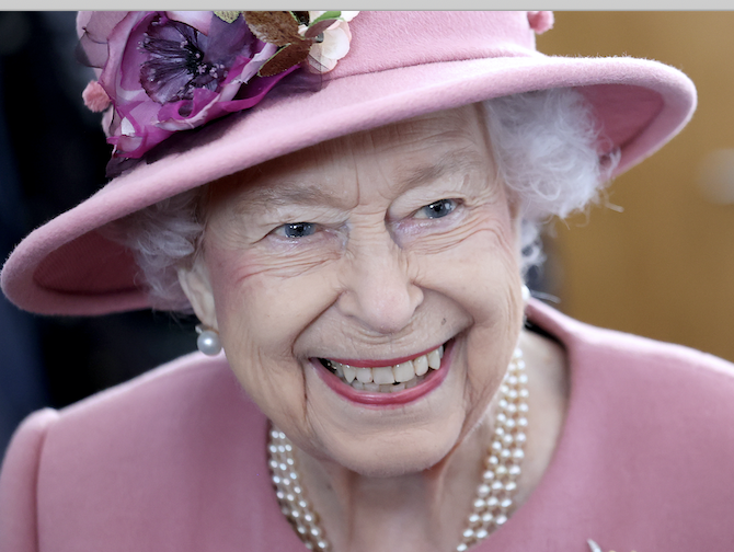 QUEEN ELIZABETH'S PHOTO ALBUM: A devoted life to service and family ...