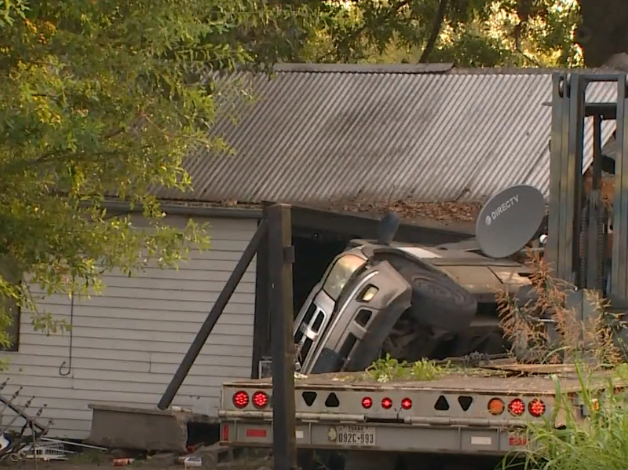 Texas Woman Killed After Stolen Big Rig Crashes Into Home Canoe Com