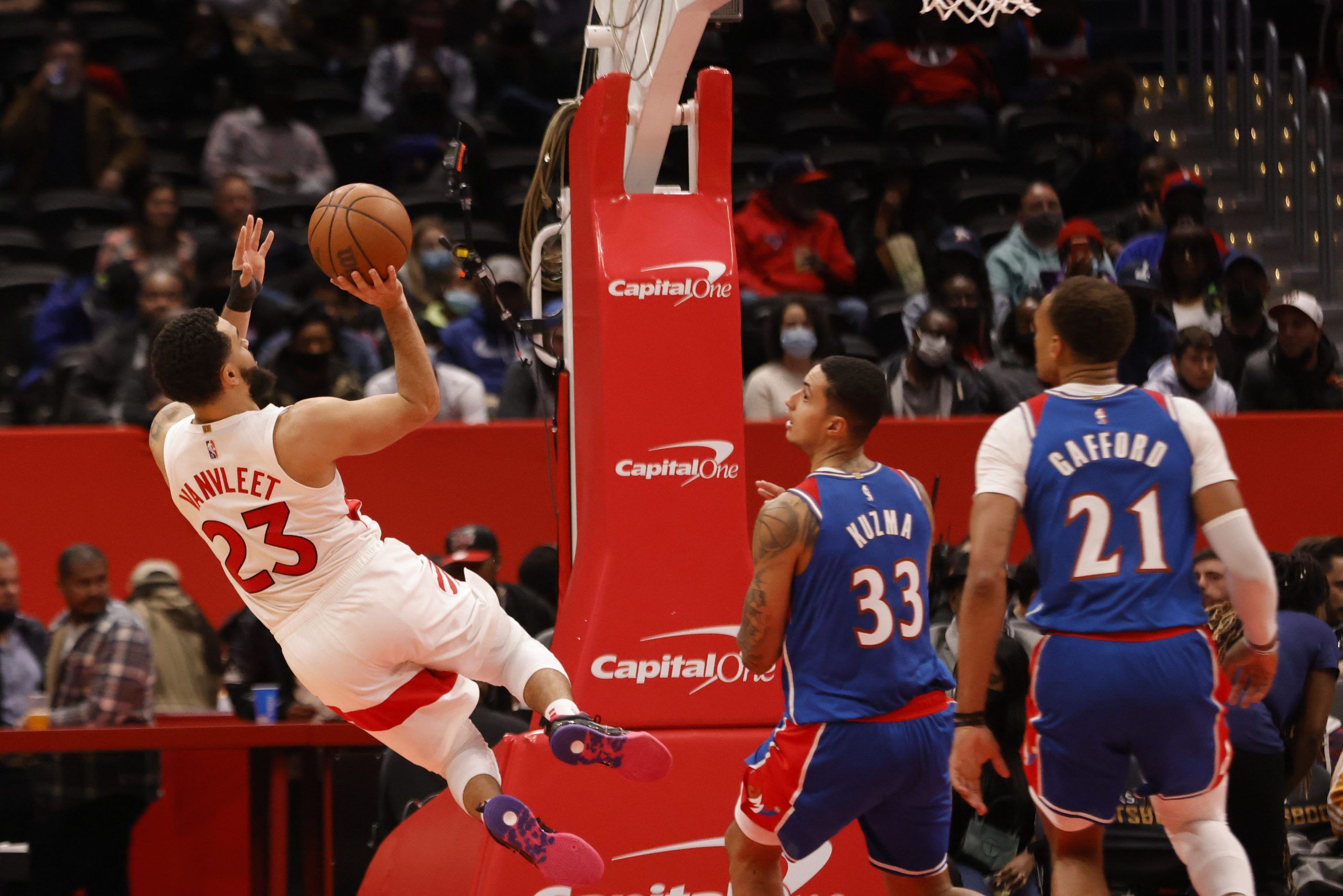 Road-warrior Raptors win fifth straight by outclassing Wizards ...