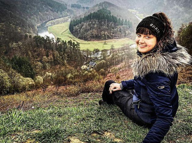 Woman plummets to her death from Belgium cliff while posing for photos ...