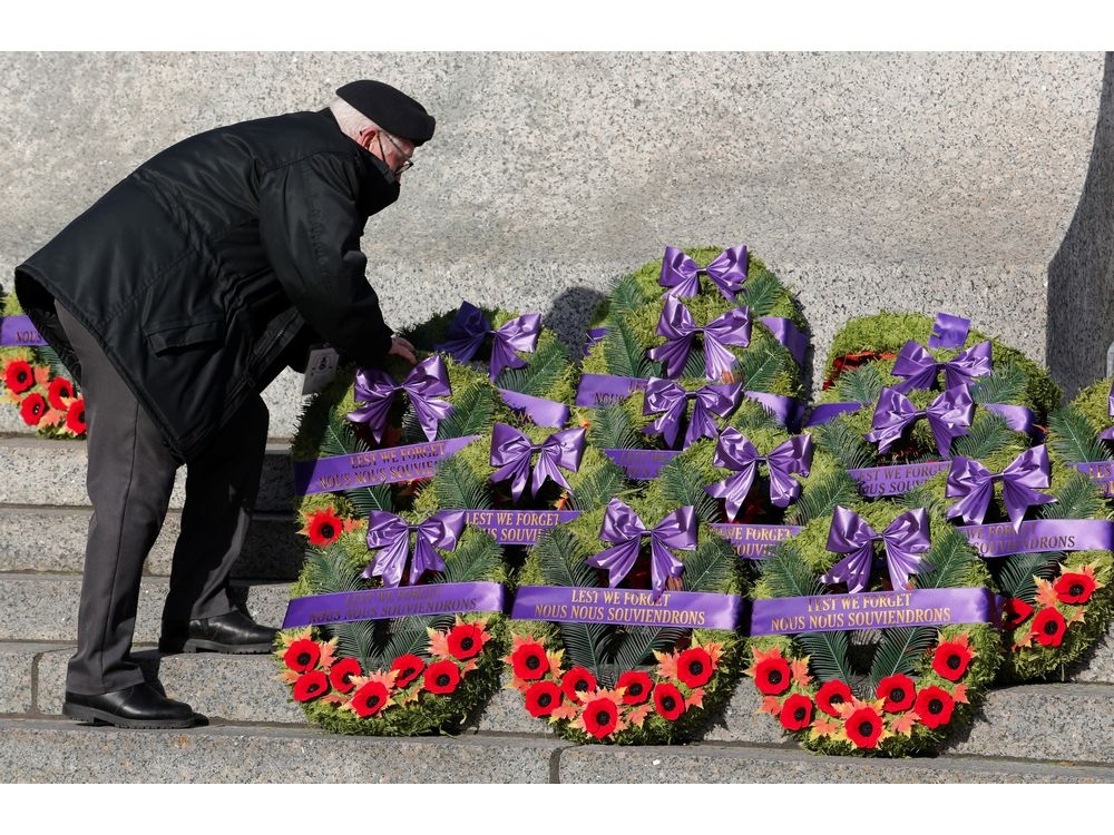 (PHOTOS) Canadians mark Remembrance Day | Toronto Sun